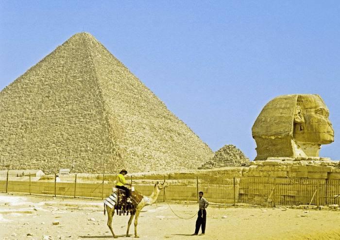 埃及恐怖“死人城”：100万人住坟场，为省钱与死人同屋