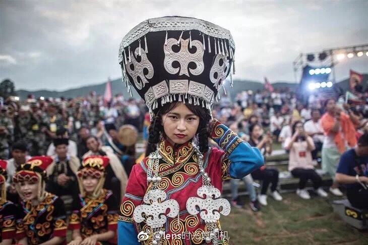 当了 Getty Images 摄影师 25 年的 Kevin Frayer 于两年前搬到中国|摄影师|摄影记者|法新社|叙事|帐号_新浪新闻