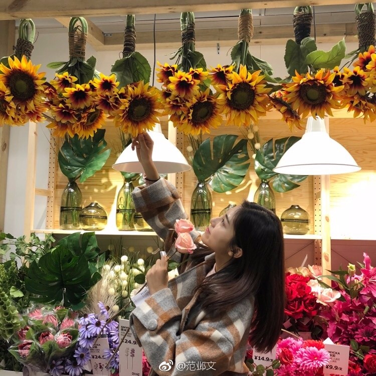 校花日记 范邺文 来自大连艺术学院 身高171 体重49kg 喜欢表演