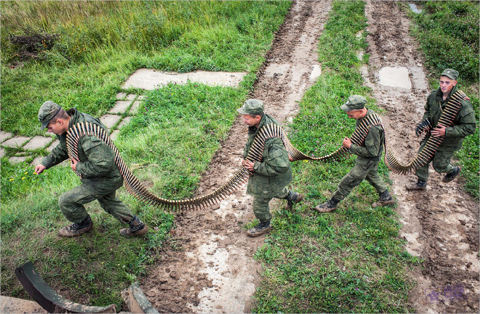 T-90坦克火力有多猛，光看机枪子弹的口径就吓人！