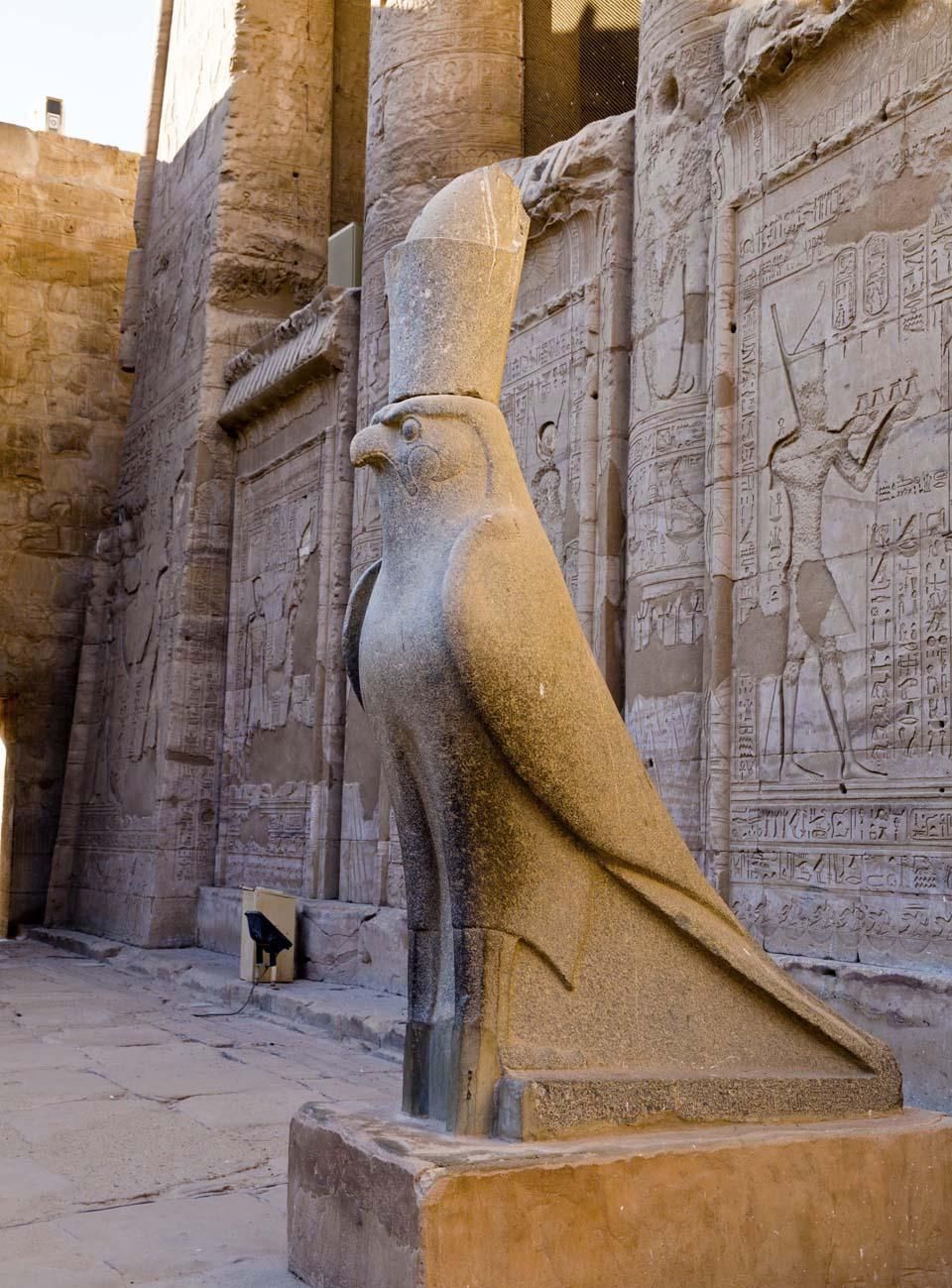 古埃及保存最完整的神庙 鹰神荷鲁斯神庙！|荷鲁斯神庙|荷鲁斯|塔门_新浪新闻