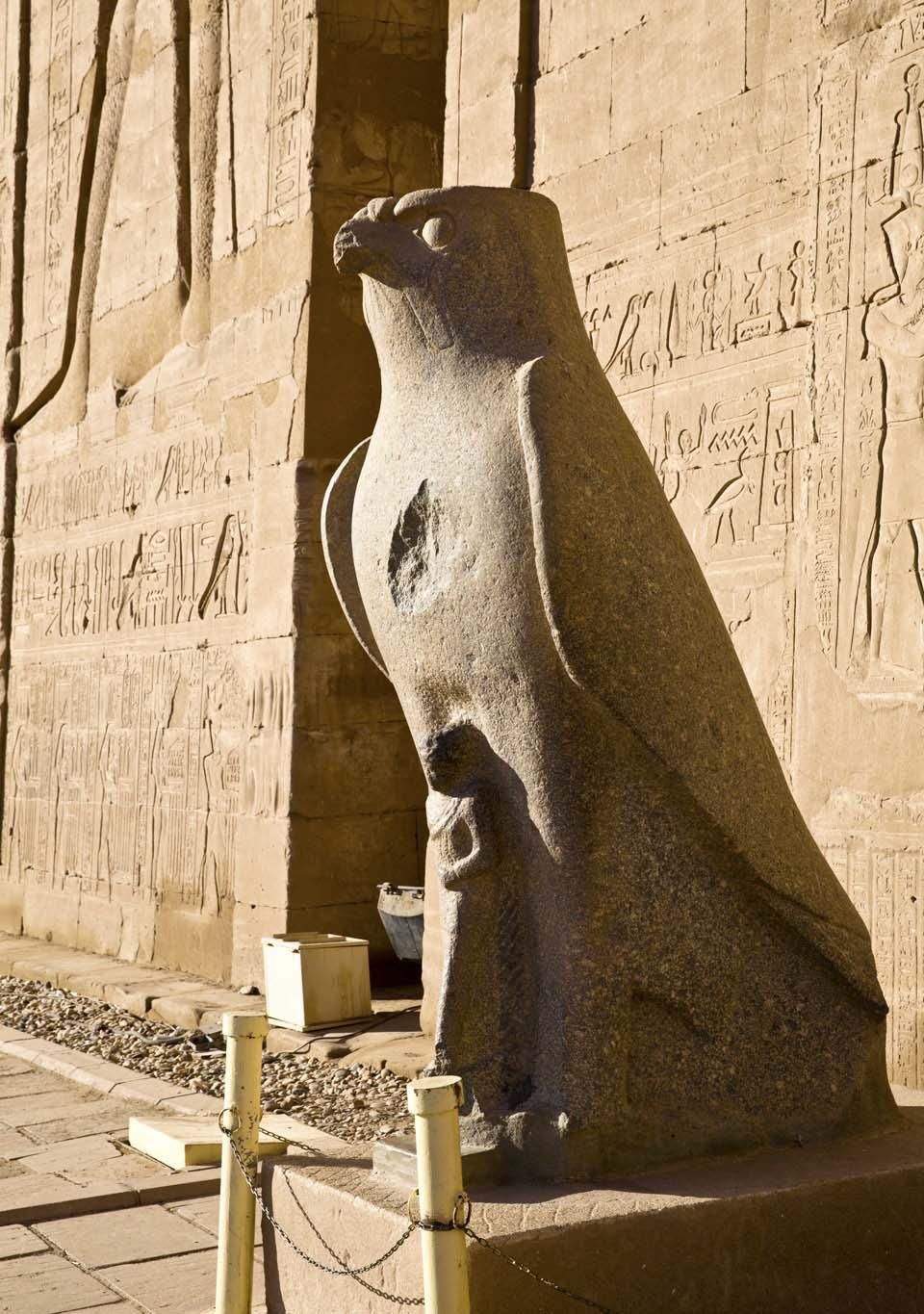 古埃及保存最完整的神庙 鹰神荷鲁斯神庙！|荷鲁斯神庙|荷鲁斯|塔门_新浪新闻