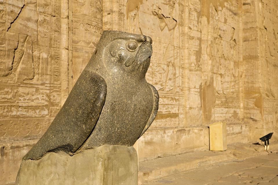 古埃及保存最完整的神庙 鹰神荷鲁斯神庙！|荷鲁斯神庙|荷鲁斯|塔门_新浪新闻