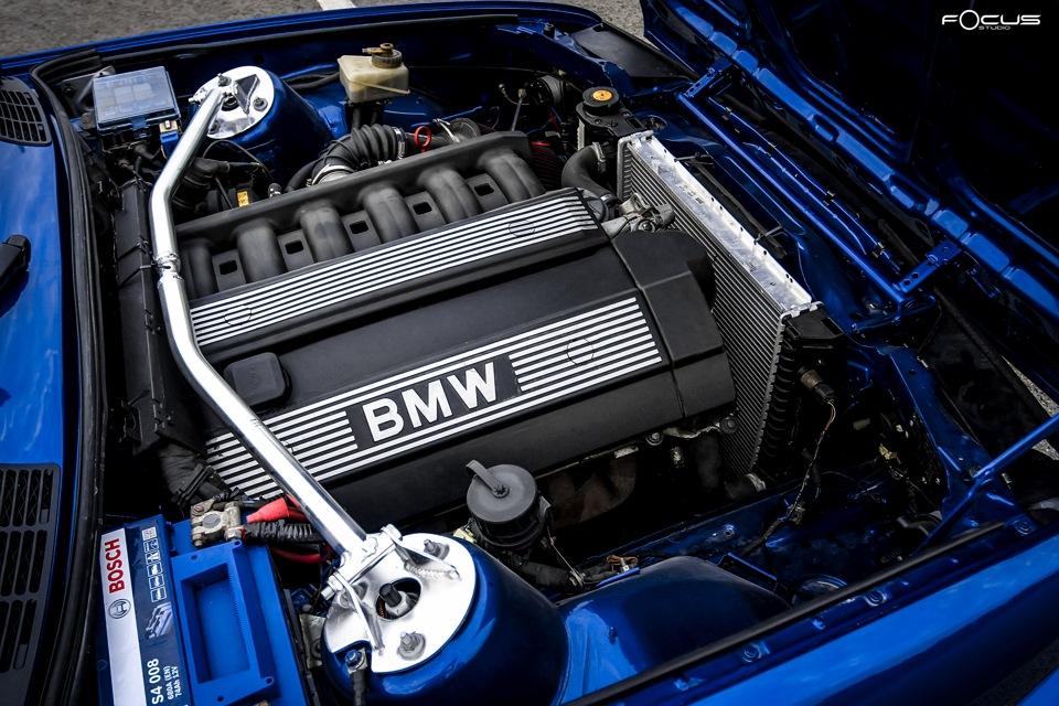 30年时光可能你我都变老了，但这辆宝马E30却依然精神地跑着！-新浪汽车