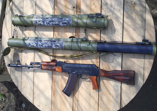 相比其他RPG火箭筒，它是一次性武器！