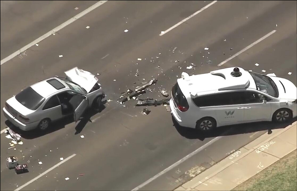 号称最安全的无人驾驶事情Waymo，却发生了一次交通事故-新浪汽车