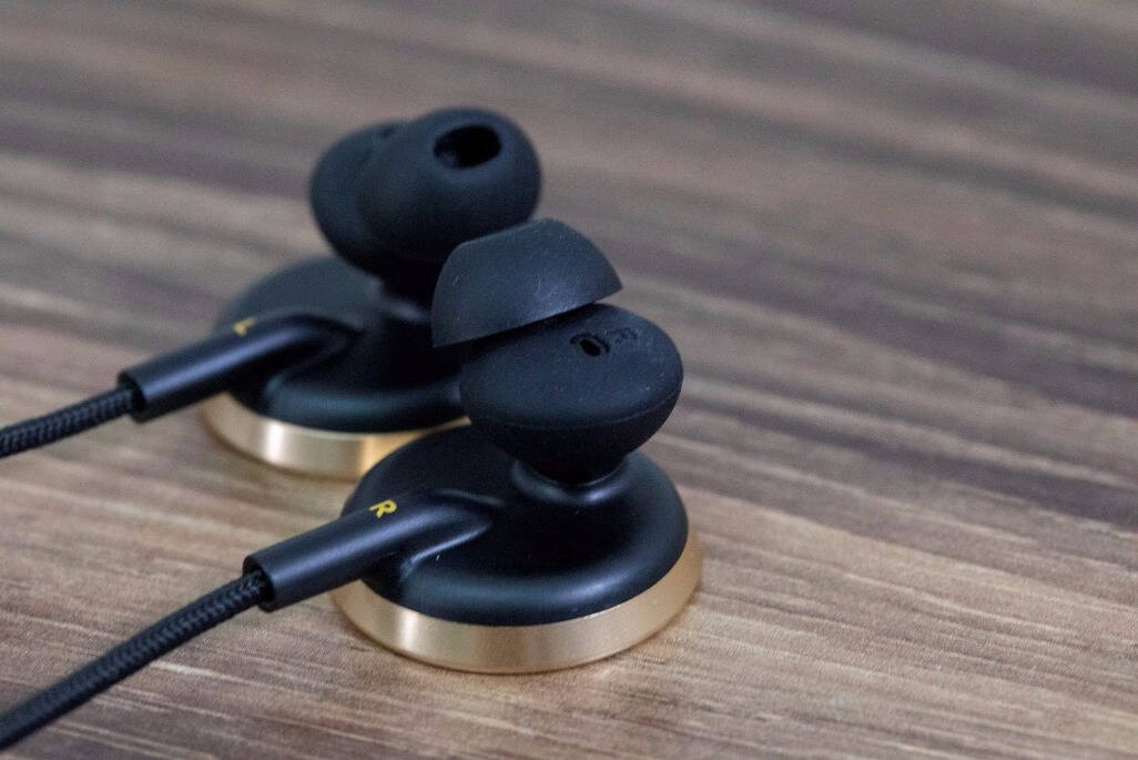 i am+Buttons耳机评测，潮流其实不用刻意营造__财经头条