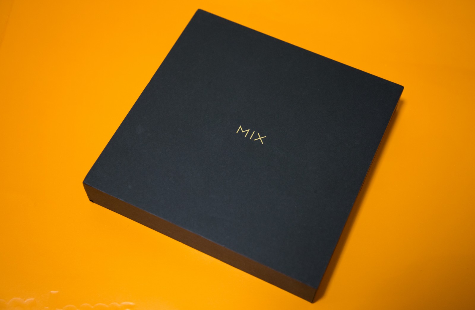 小米年度旗舰MIX 2S零售版开箱,骁龙845+6G全面屏,性能无人能敌__财经头条