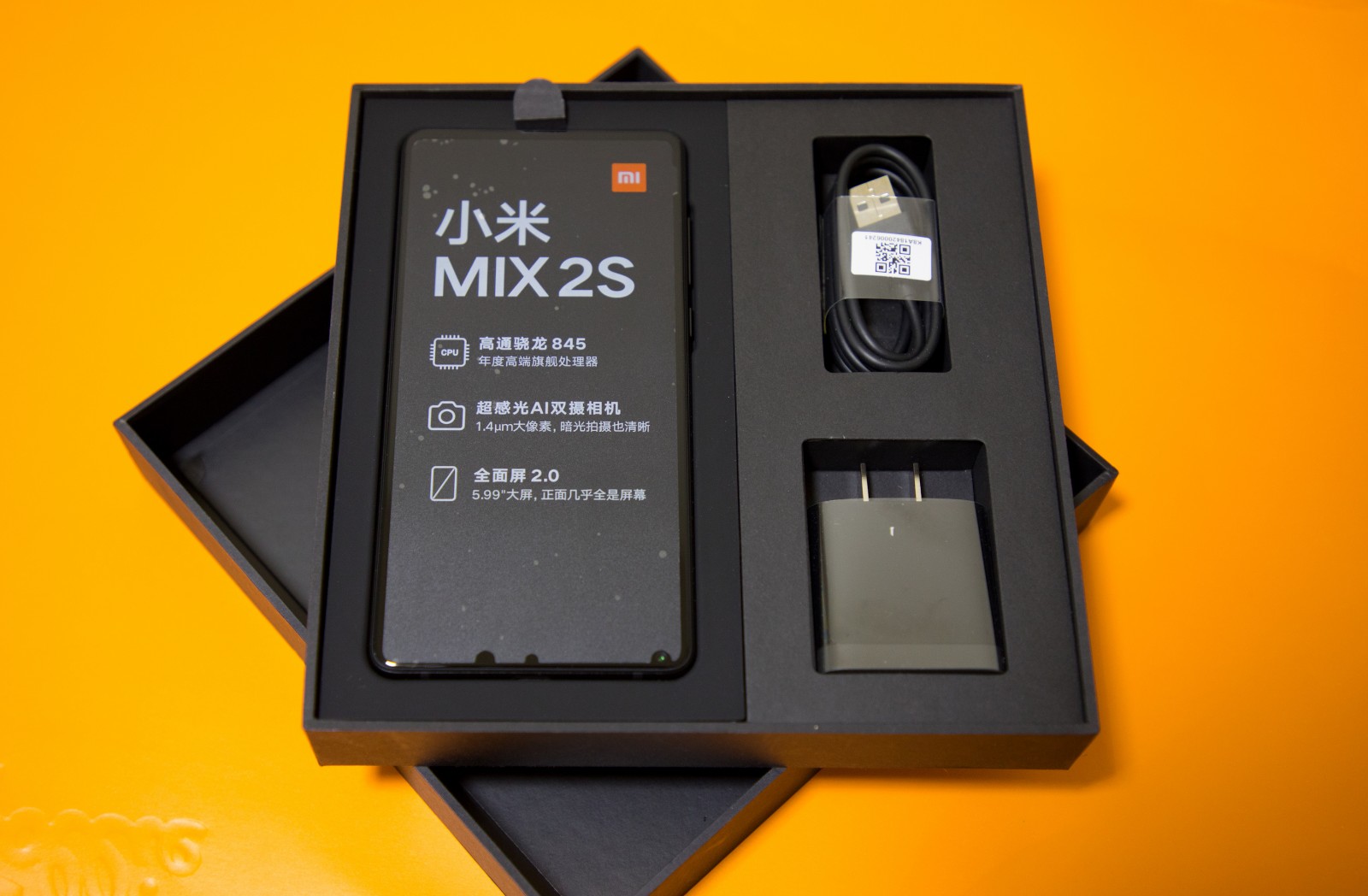 小米年度旗舰MIX 2S零售版开箱,骁龙845+6G全面屏,性能无人能敌__财经头条