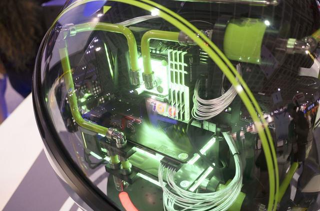 IN WIN首发概念机箱Winbot，没错，就长这球样！__财经头条