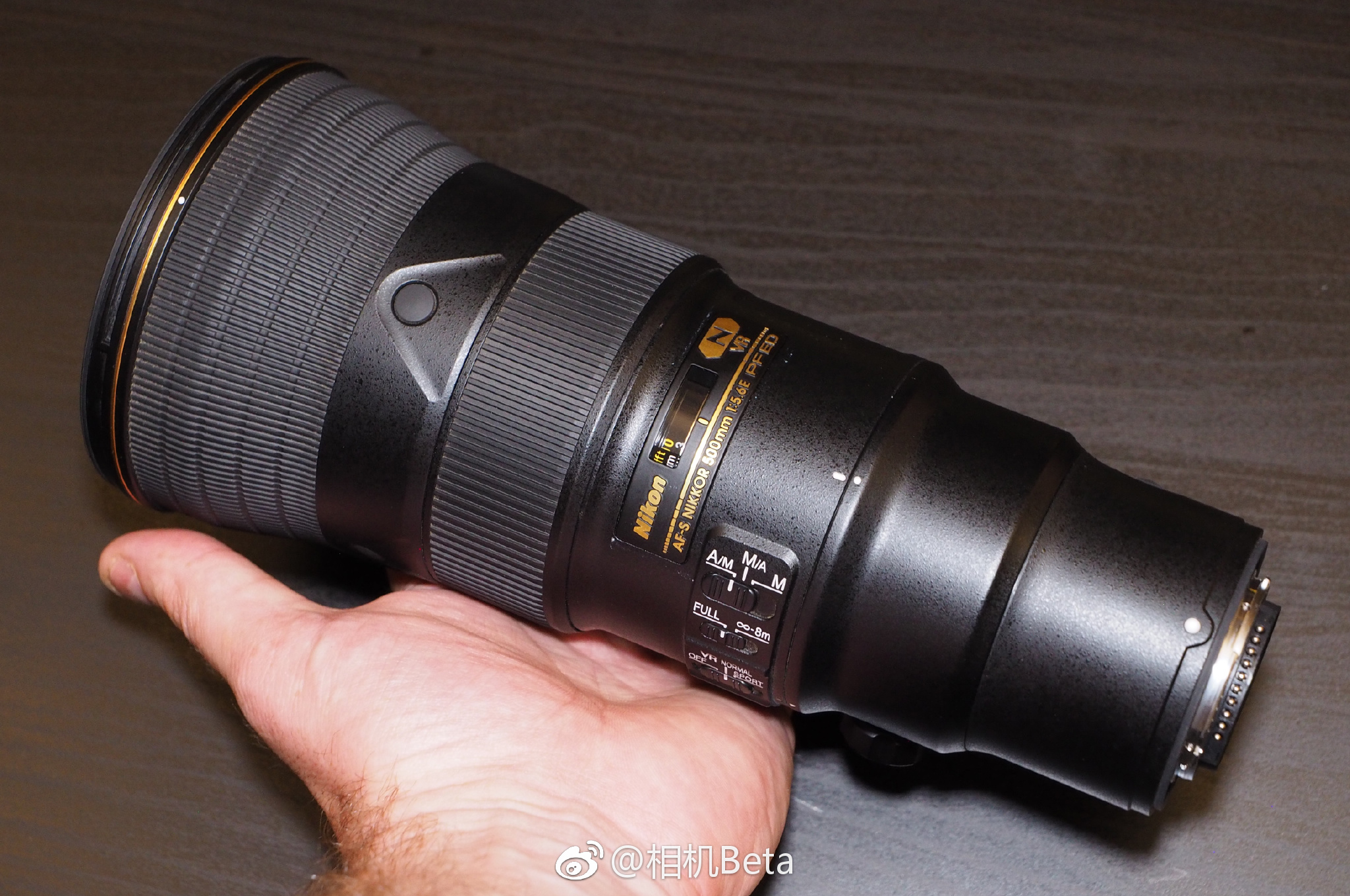 尼康Nikon AF-S NIKKOR 500mm f5.6E PF ED VR镜头实物图__财经头条