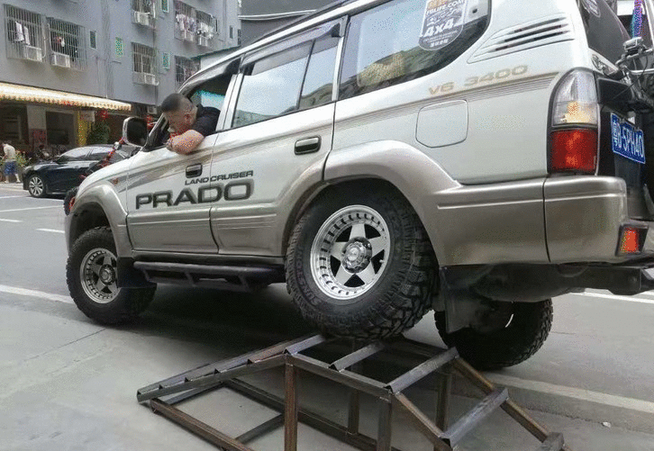 霸道3400——第一台3把锁的普拉多LC95-新浪汽车