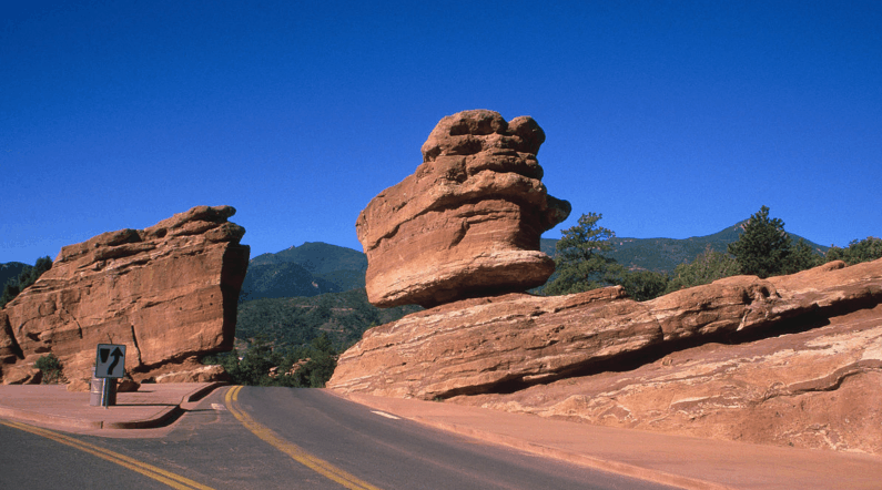 地球上那些神奇的石头, 都是在用生命来挑战!