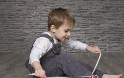 什么时候开始培养孩子独立最好|独立性|阶段|父母_新浪新闻