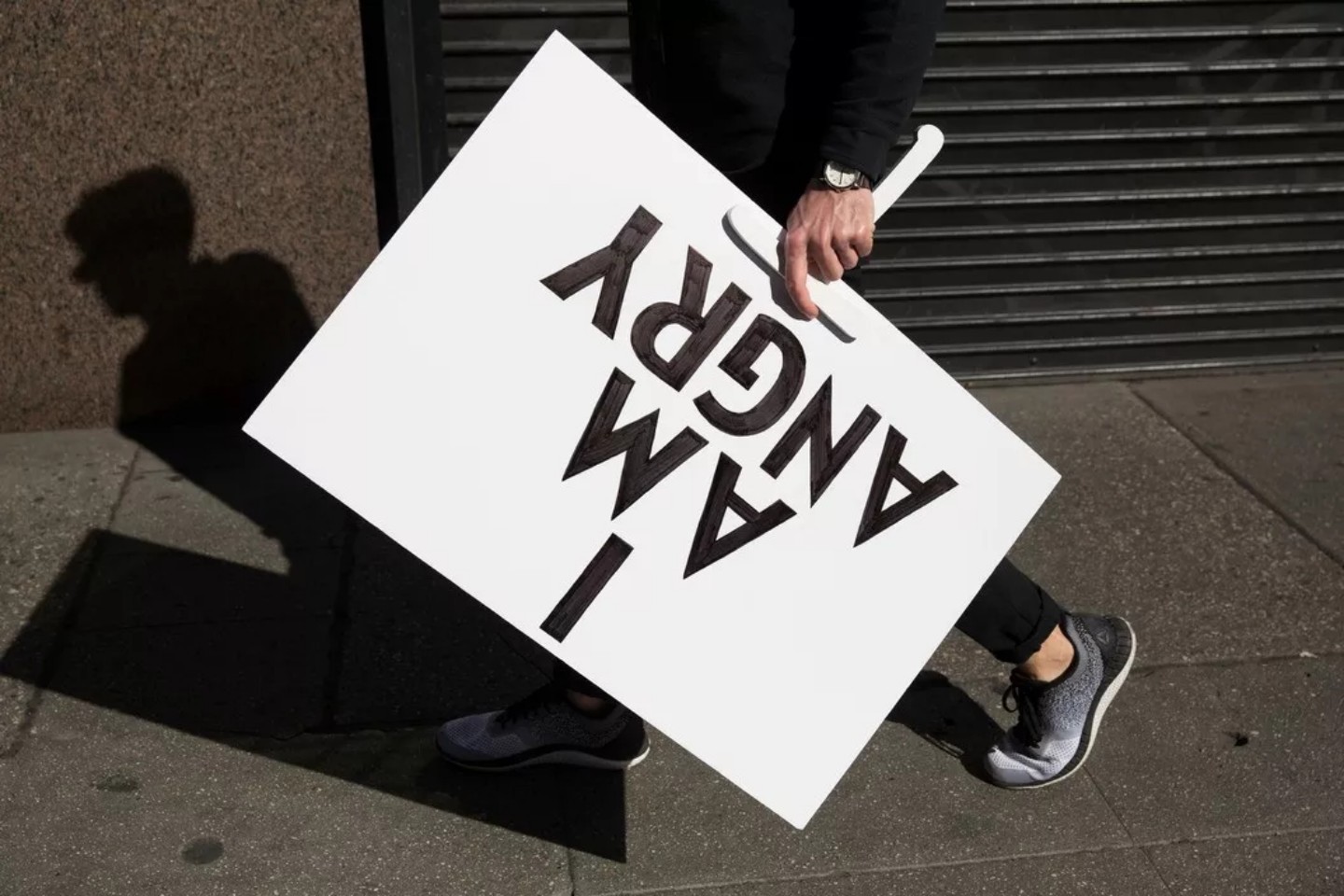 妇女的平等地位权利丨美国摄影师Matt Stuart街拍作品欣赏