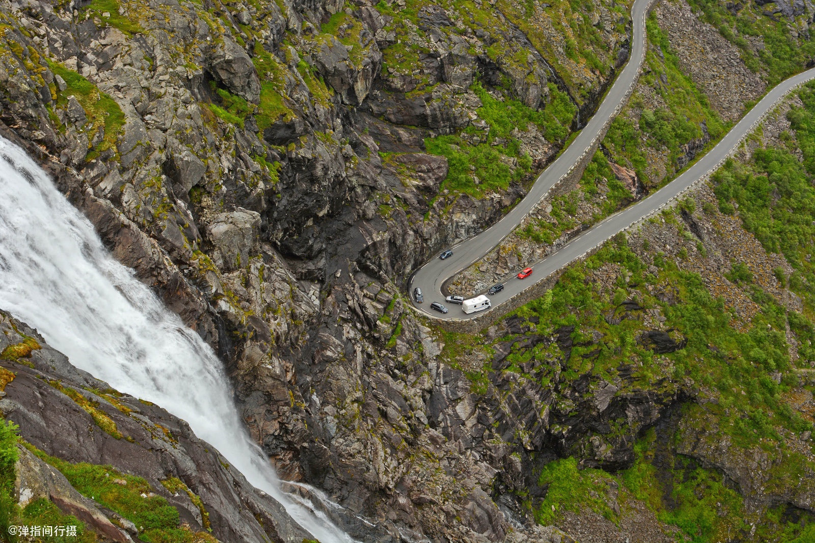 挪威最惊险的“精灵之路”，有11个连续急转弯，每年只通车3个月