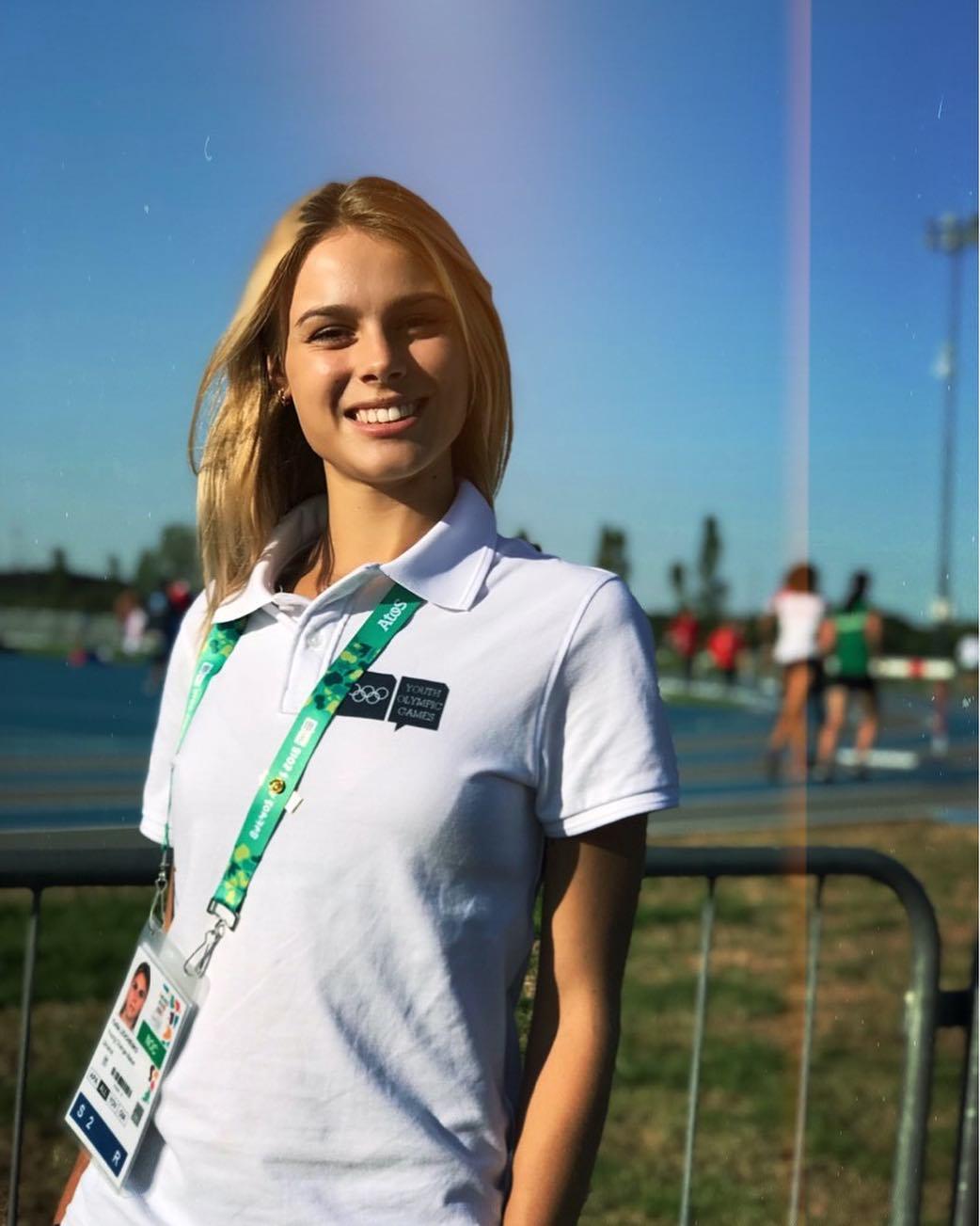 生日快乐尤利娅列夫琴科（Yuliya Levchenko）1997年出生的乌克兰跳