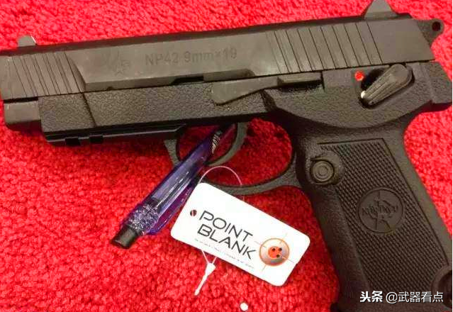 军事丨国产NP42型手枪，在设计上完全按照美军标准研制！|手枪|弹匣|美军_新浪新闻