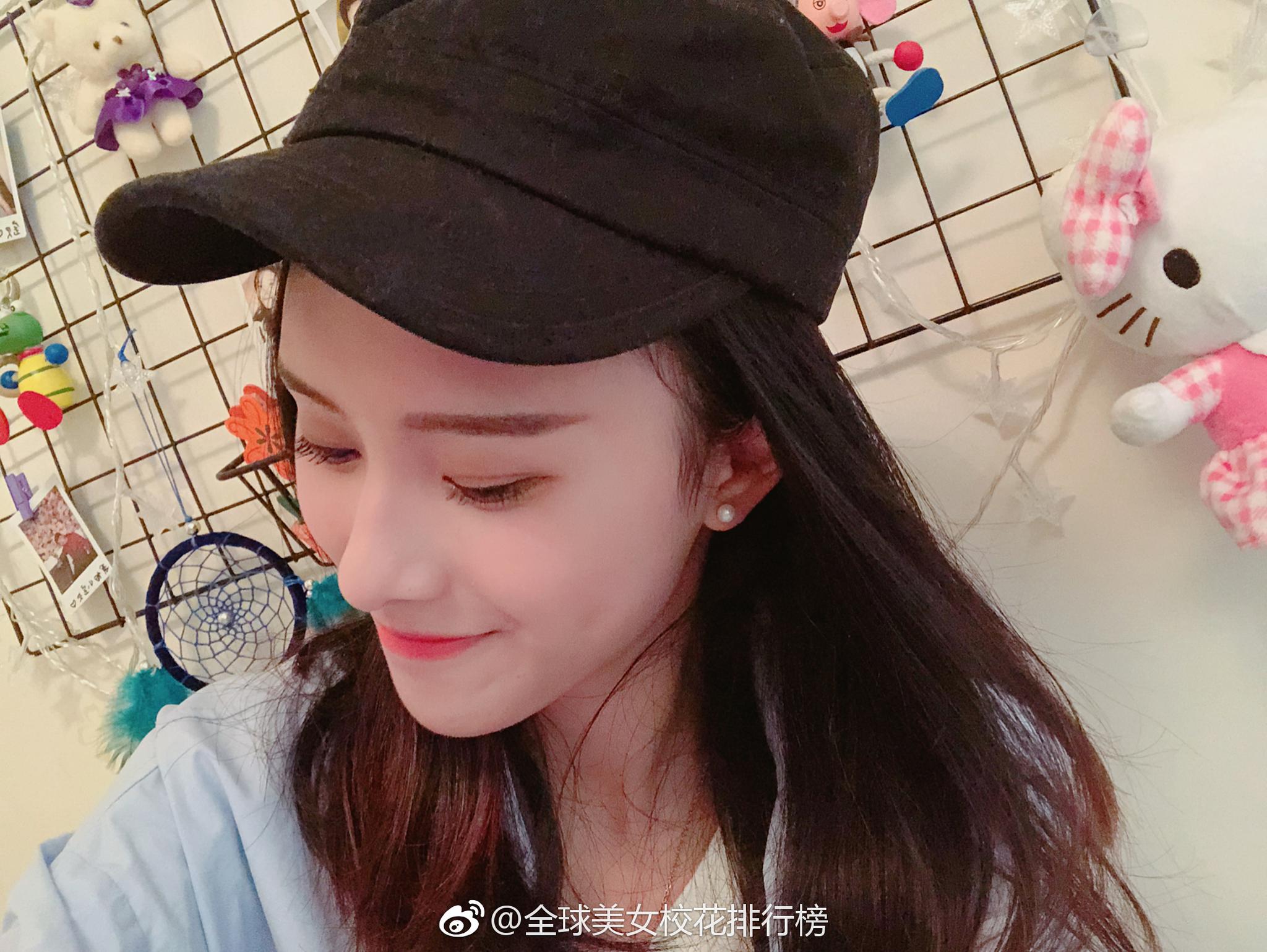 吴静娴 身高165 体重46kg 20岁 乘务员 爱好音乐篮球 话剧表演播音主