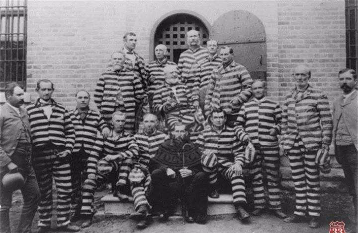 为什么囚犯都要穿黑白条纹的囚衣，看完才知道真实情况