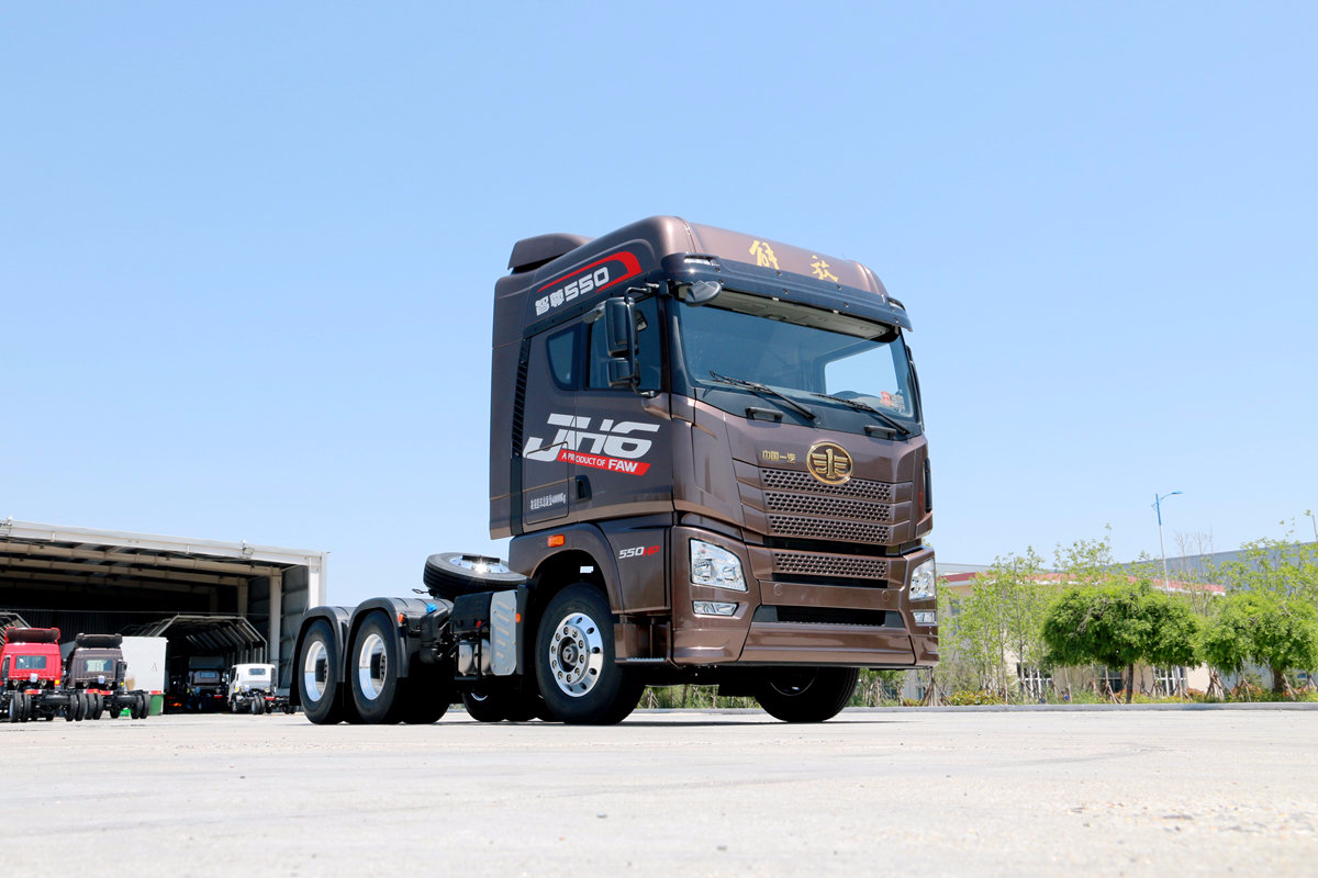 不只是性能媲美进口车，解放550马力JH6：我们不一样！-新浪汽车