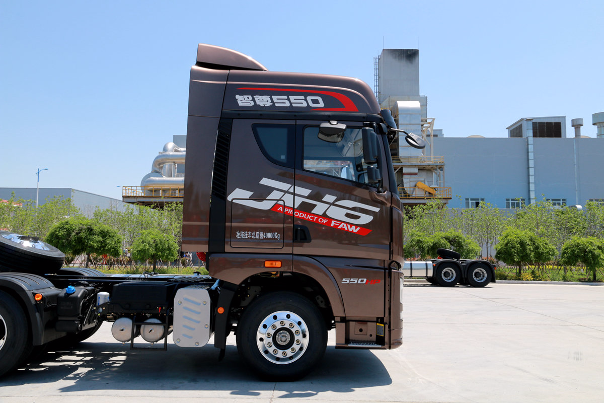 不只是性能媲美进口车，解放550马力JH6：我们不一样！-新浪汽车