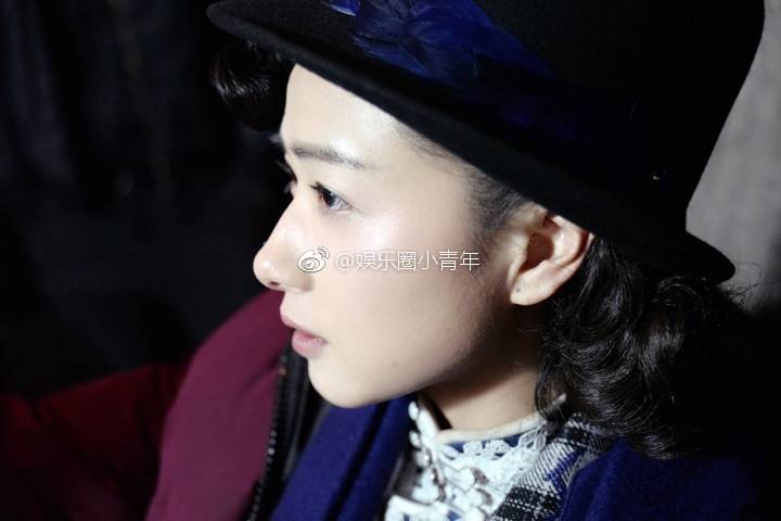 万茜45度角侧颜 也是没谁了！有颜有实力|万茜|嗑瓜子|角|陈坤|脱身_新浪新闻