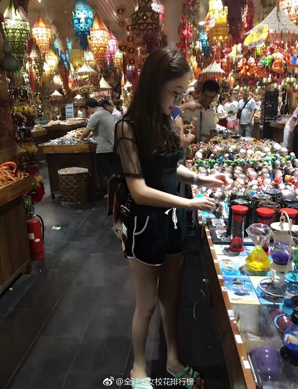 美女校花 吴思 长沙大学 23岁 身高166cm 喜欢画画|长沙大学|吴思|校花_新浪新闻