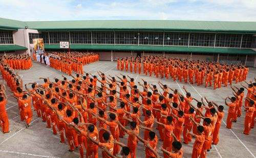 为什么囚犯都要穿黑白条纹的囚衣，看完才知道真实情况|囚衣|囚犯|条纹_新浪新闻