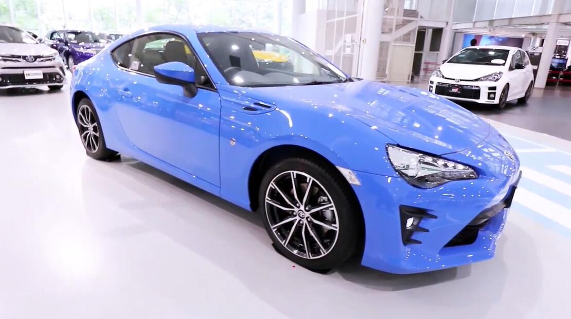 丰田86蓝色版首次亮相，路人：真的美，这颜值让BBA心凉半截-新浪汽车