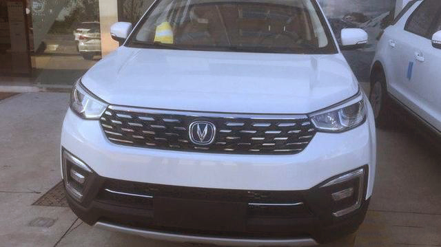 全国首辆2019款长安CS55到店，换装全新前脸，哈弗H2压力都大了-新浪汽车