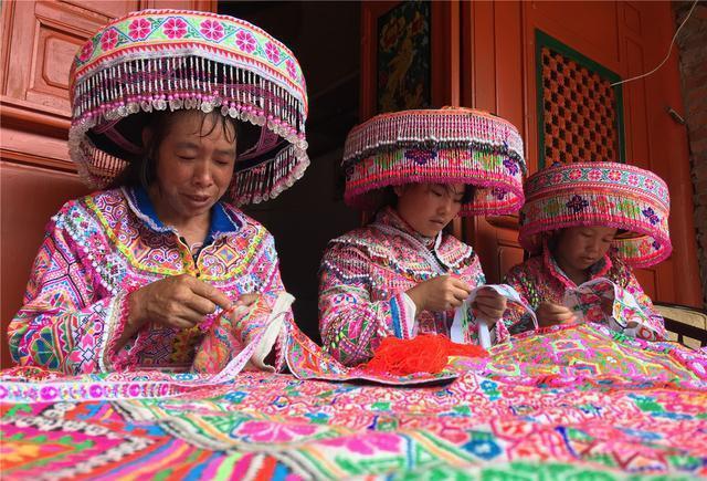 针尖上传承，绝技“苗绣”的重生之路！|绝技|苗绣|苗族_新浪新闻