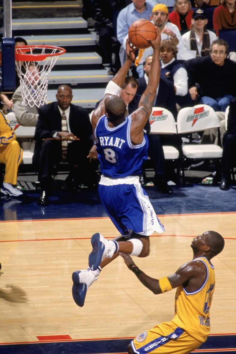 回忆杀！蓝色KOBE14年前，科比在比赛中穿着AJ12“French Blue”