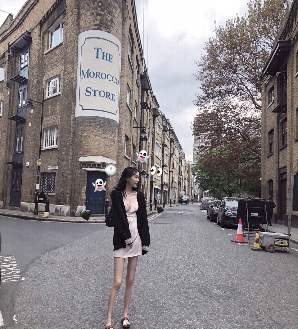 英国伦敦，身高178，体重48Kg，身材棒棒的97年小姐姐，了解一下？