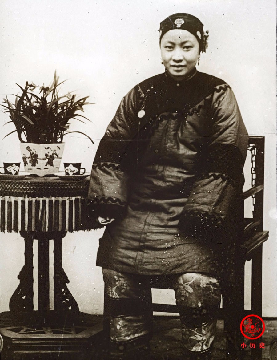 晚清北方女子老照片 打破人们对“古典美女”的印象|大拉翅|女子|满族_新浪新闻
