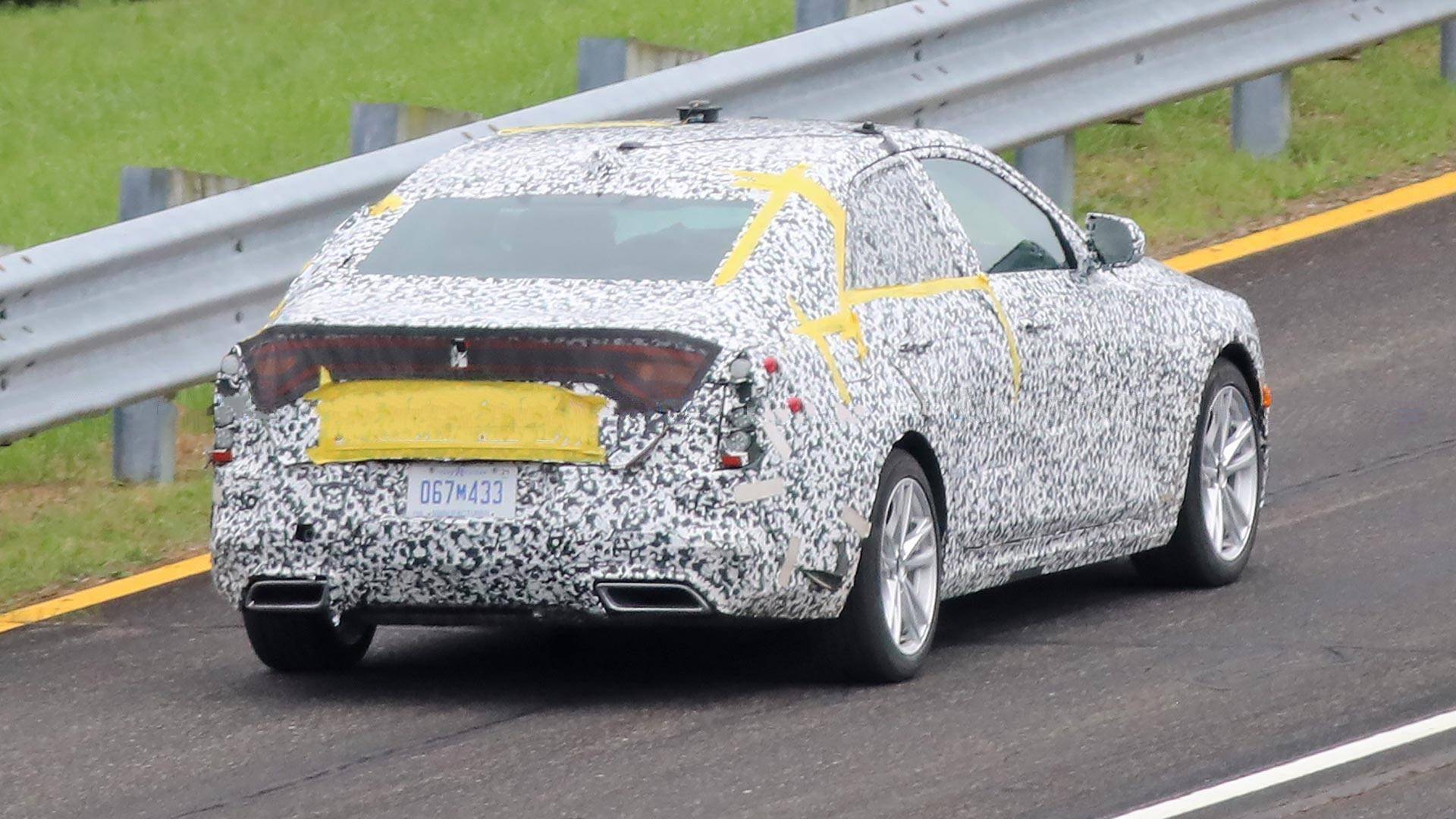 竞争BBA的CT4、CT5，贯穿尾灯与混动成定局，大尺寸触控-新浪汽车