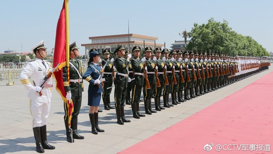 军装穿成最帅，军被也要叠成最美|内务|军被|被子_新浪新闻