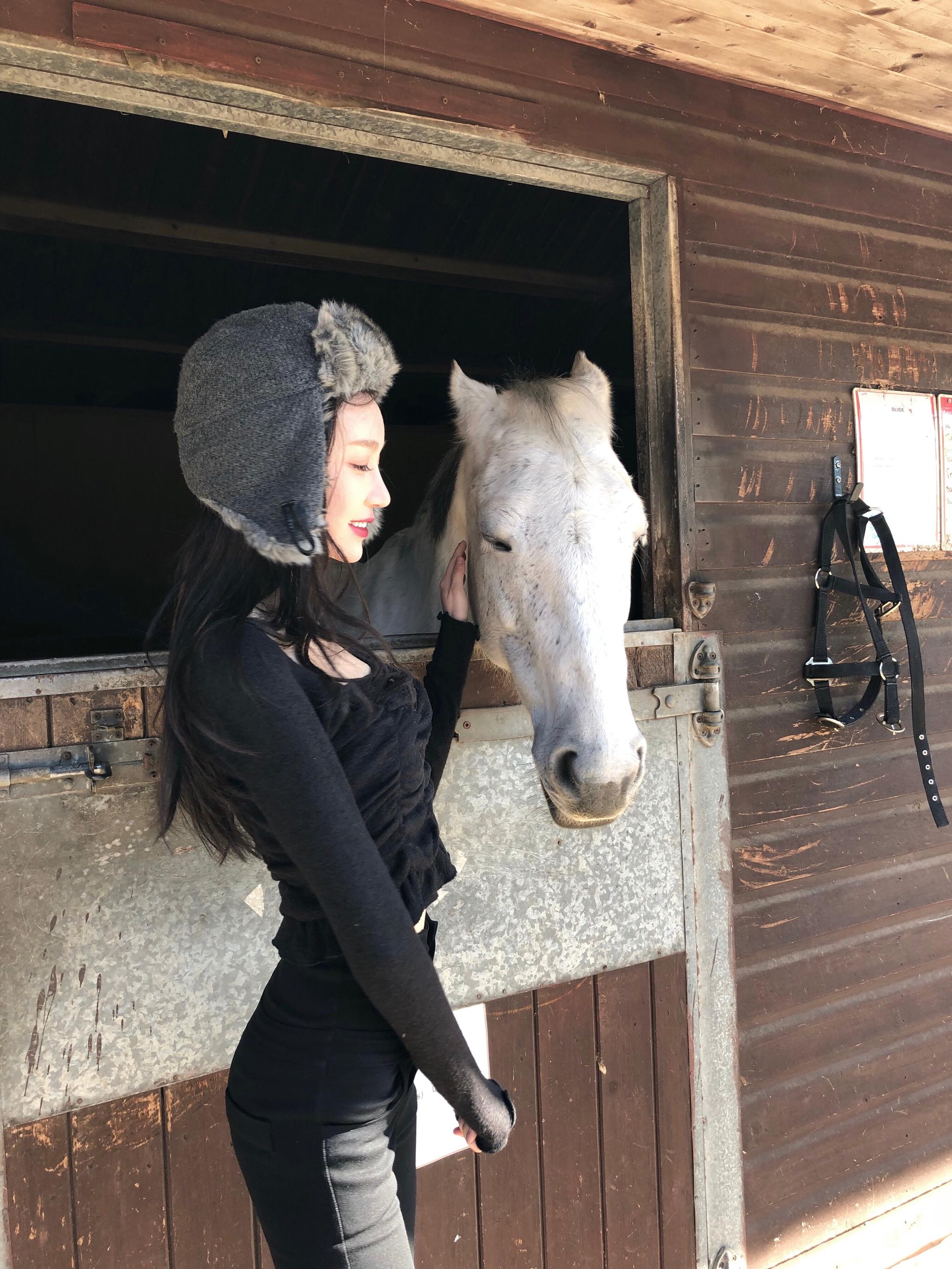 英国伦敦，身高178，体重48Kg，身材棒棒的97年小姐姐，了解一下？