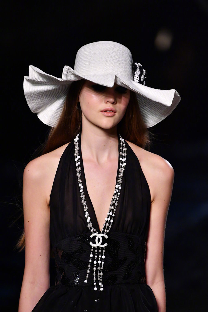 香奈儿Chanel Cruise 2018/2019（早春度假系列）——别致的贝雷帽、
