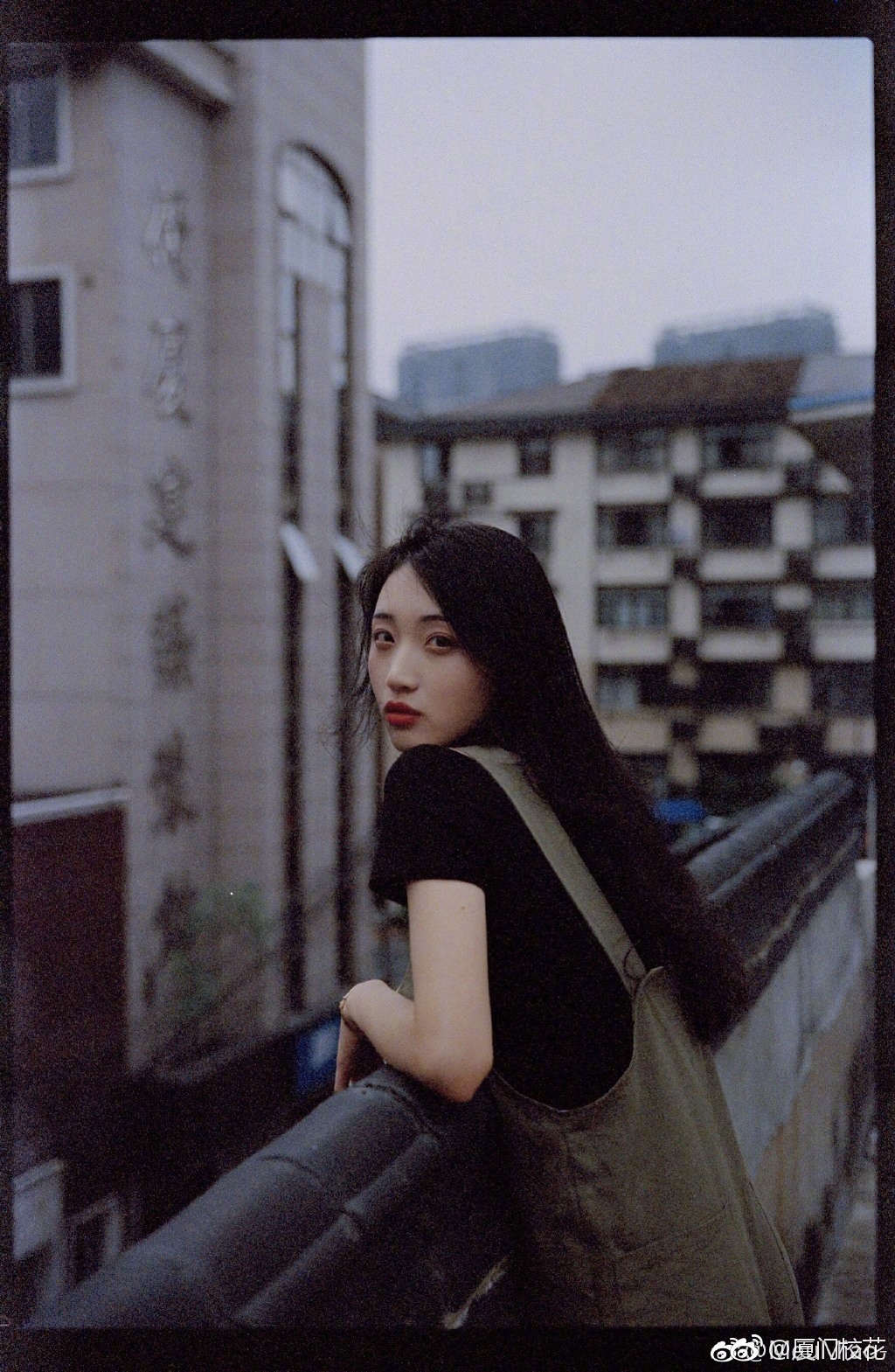 她叫林苗苗，96年，就读于厦门大学嘉庚学院，身高170cm，天秤座