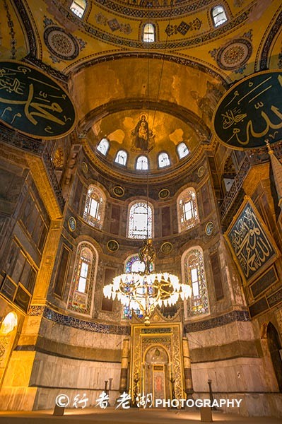 伊斯坦布尔圣索菲亚大教堂，拜占庭风格改变建筑史，可与长城媲美|圣索菲亚大教堂|伊斯坦布尔|圆顶_新浪新闻
