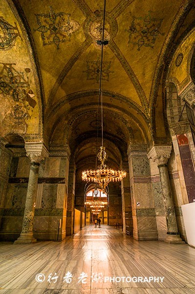 伊斯坦布尔圣索菲亚大教堂，拜占庭风格改变建筑史，可与长城媲美