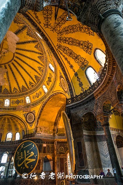 伊斯坦布尔圣索菲亚大教堂，拜占庭风格改变建筑史，可与长城媲美
