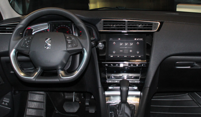 2018款的DS5LS，镀铬装饰从前窗延伸到车尾-新浪汽车