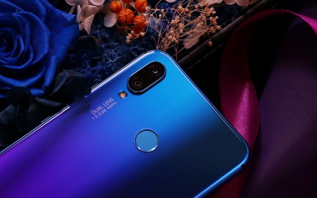 华为nova3i和OPPO R15谁更值得买，看完这篇对比告诉你答案__财经头条