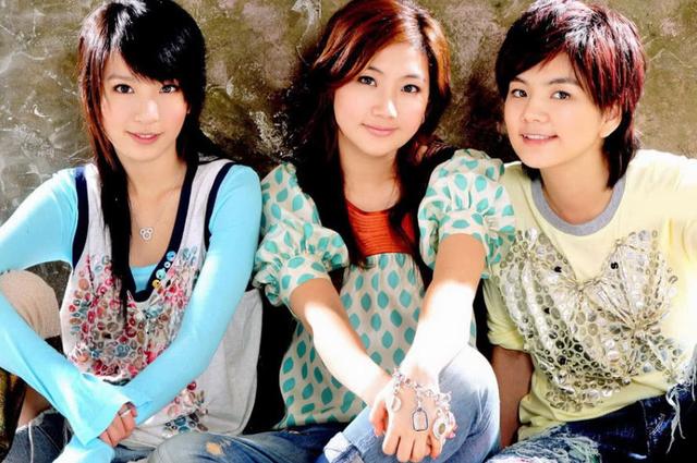 SHE经典造型重现，颜值多年不变，照片一出惹粉丝泪崩了！