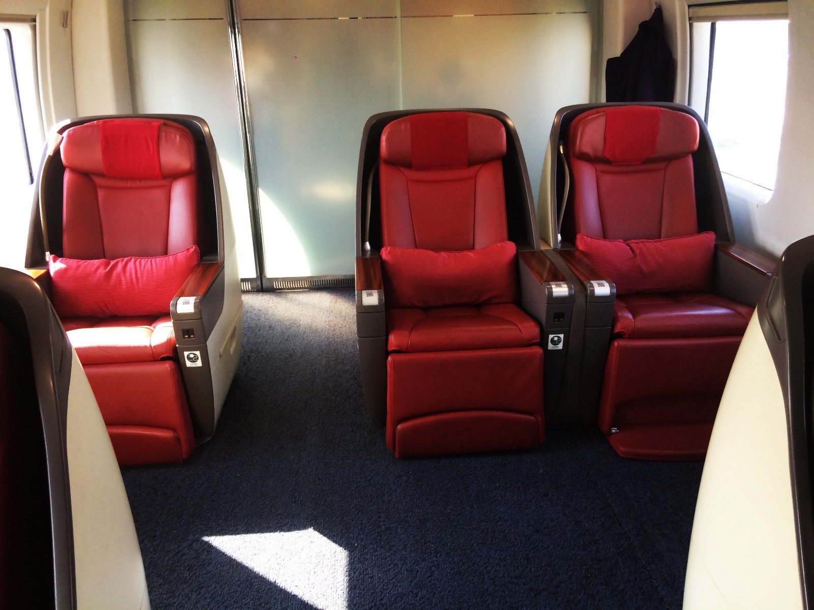 全列只有五个：体验比飞机还贵的高铁商务座