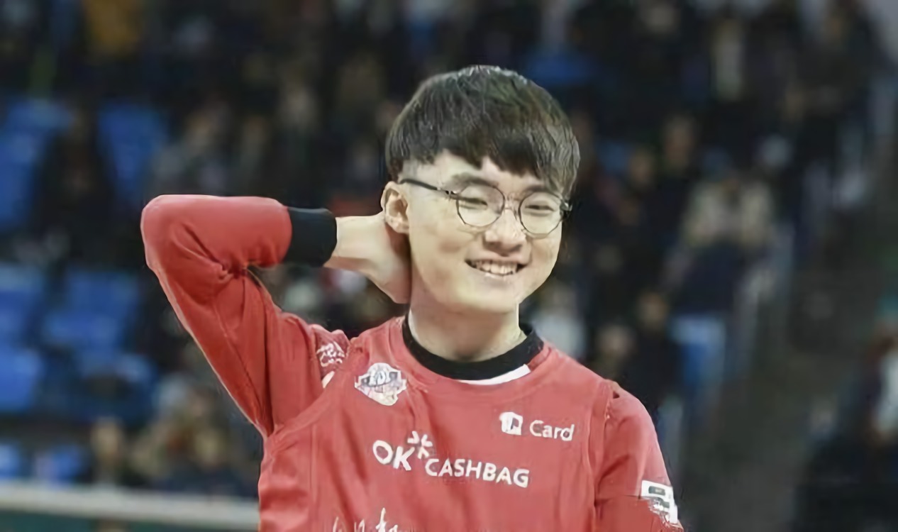 Faker职业生涯最重要的两次回头和一次凝视 每次都大有深意|职业生涯|深意|大魔王_新浪新闻