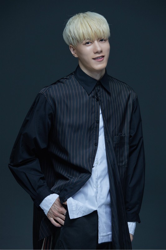 VAV中国成员Jacob张朋写真曝光 “红与黑”狙击少女心