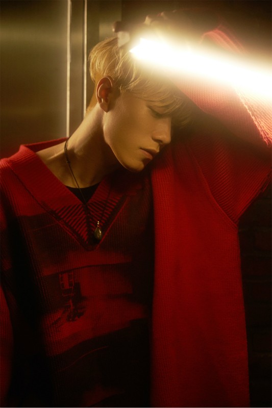 VAV中国成员Jacob张朋写真曝光 “红与黑”狙击少女心